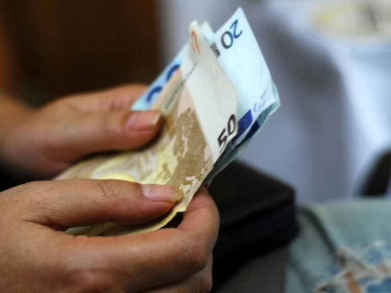 Έρχεται έκτακτο επίδομα 362 ευρώ - Οι δικαιούχοι